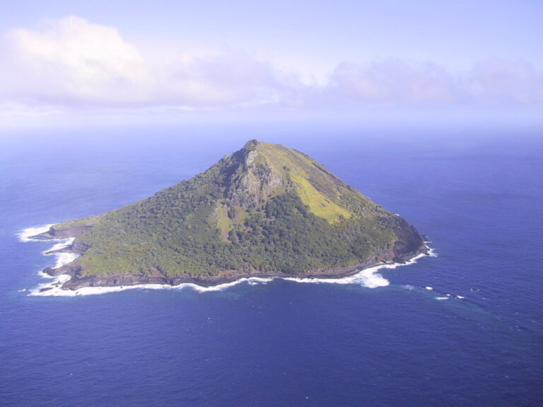 Mehetia Island - Tropical Islands