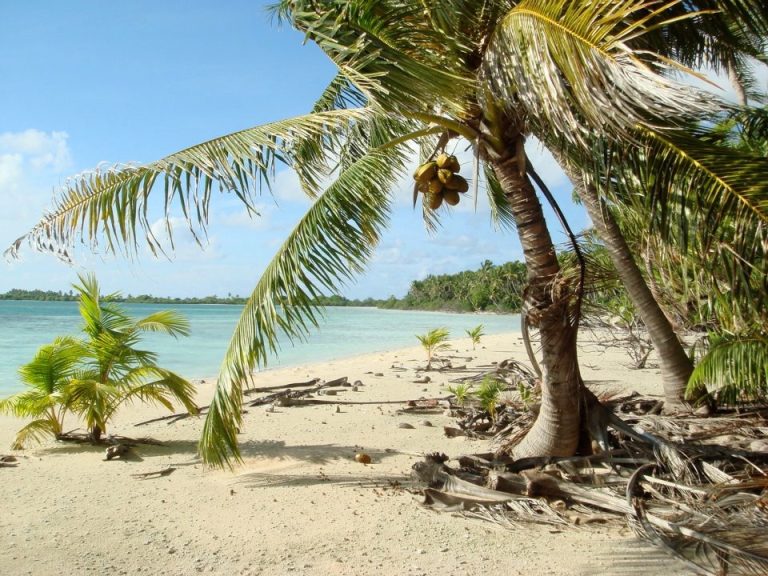 Nikumaroro Atoll - Tropical Islands