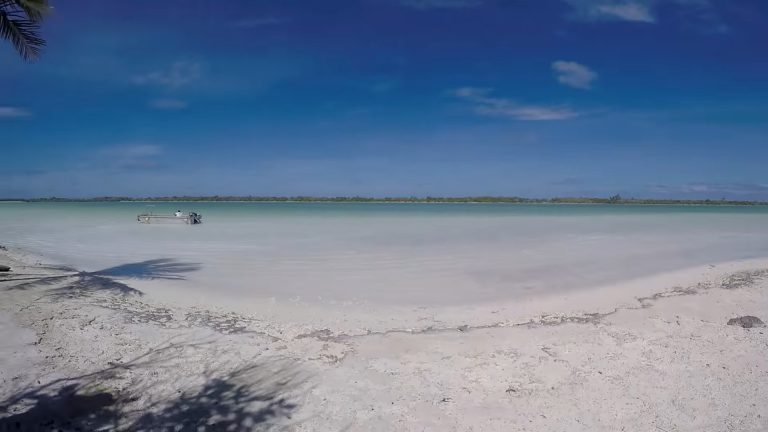 Nikumaroro Atoll - Tropical Islands